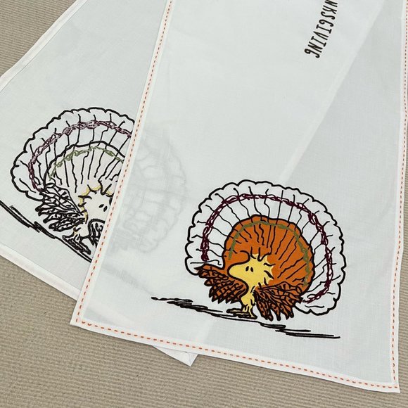 Holiday | New Thanksgiving Snoopy Peanuts Woodstock Applique Table ...